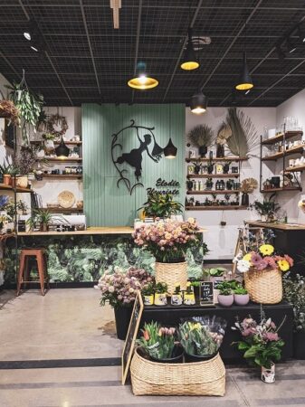 7 Interior Design Ideas for Flower Shop 2022 - C Plus Design