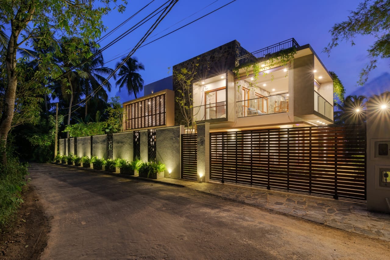 Modern vs. Timeless Architecture: Why Smart Investors Choose Design ...